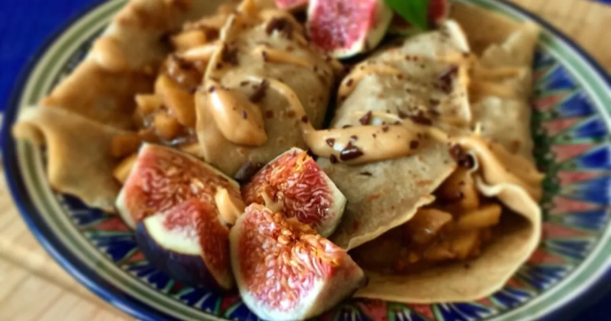 Блинчики с яблоком, корицей и арахисовой пастой рецепт с фото пошаговый ...