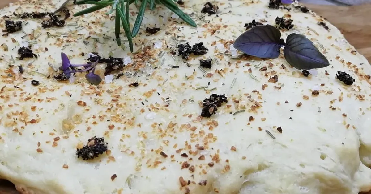 Хлеб с оливковым маслом, розмарином, сушеным луком и базиликом. А-ля ...