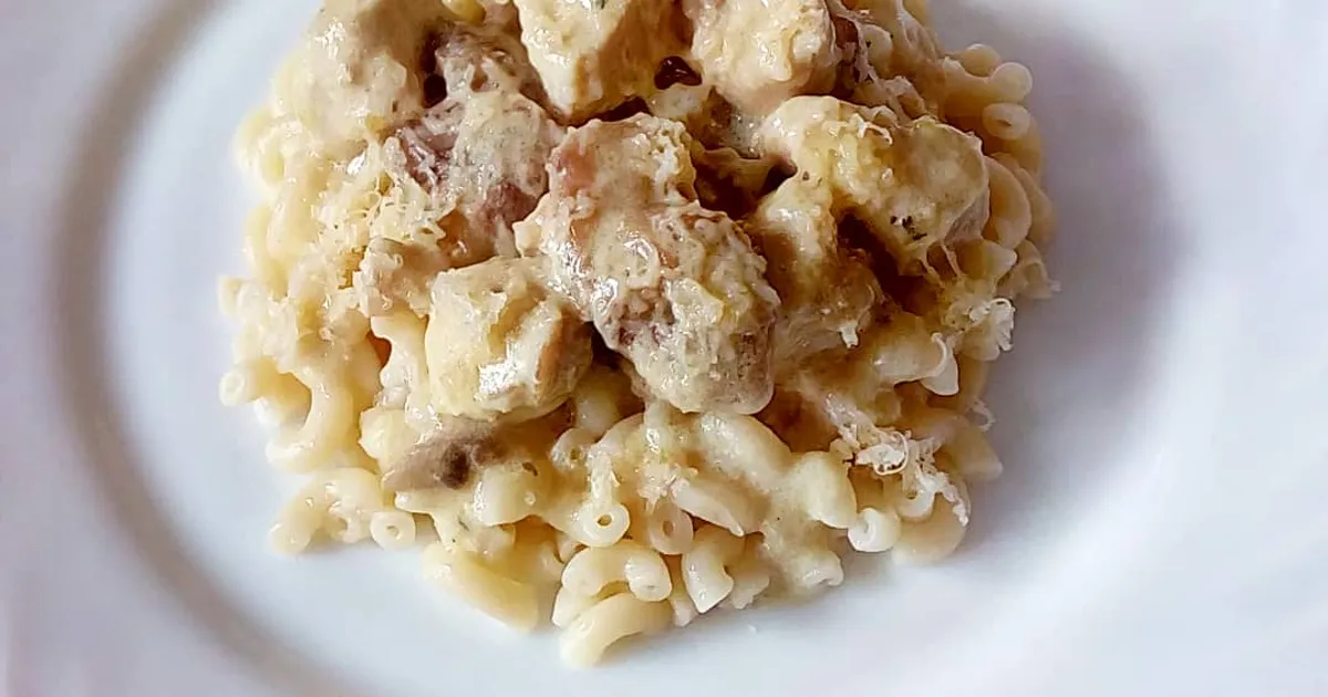 Макароны в сливочном соусе с филе курицы, грибами и сыром рецепт с фото ...